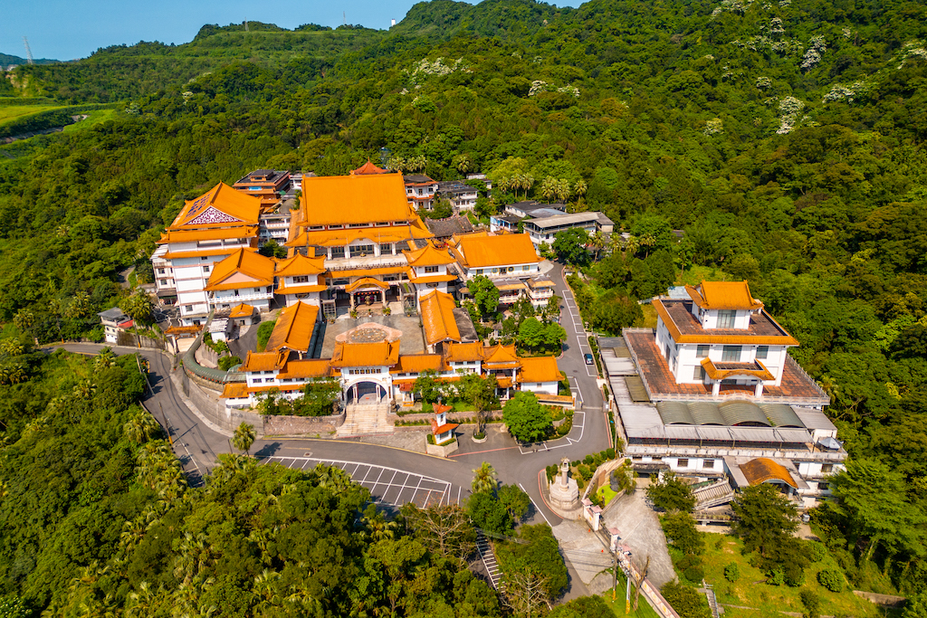 Lingquan Buddhist Temple on Yuemei Mountain